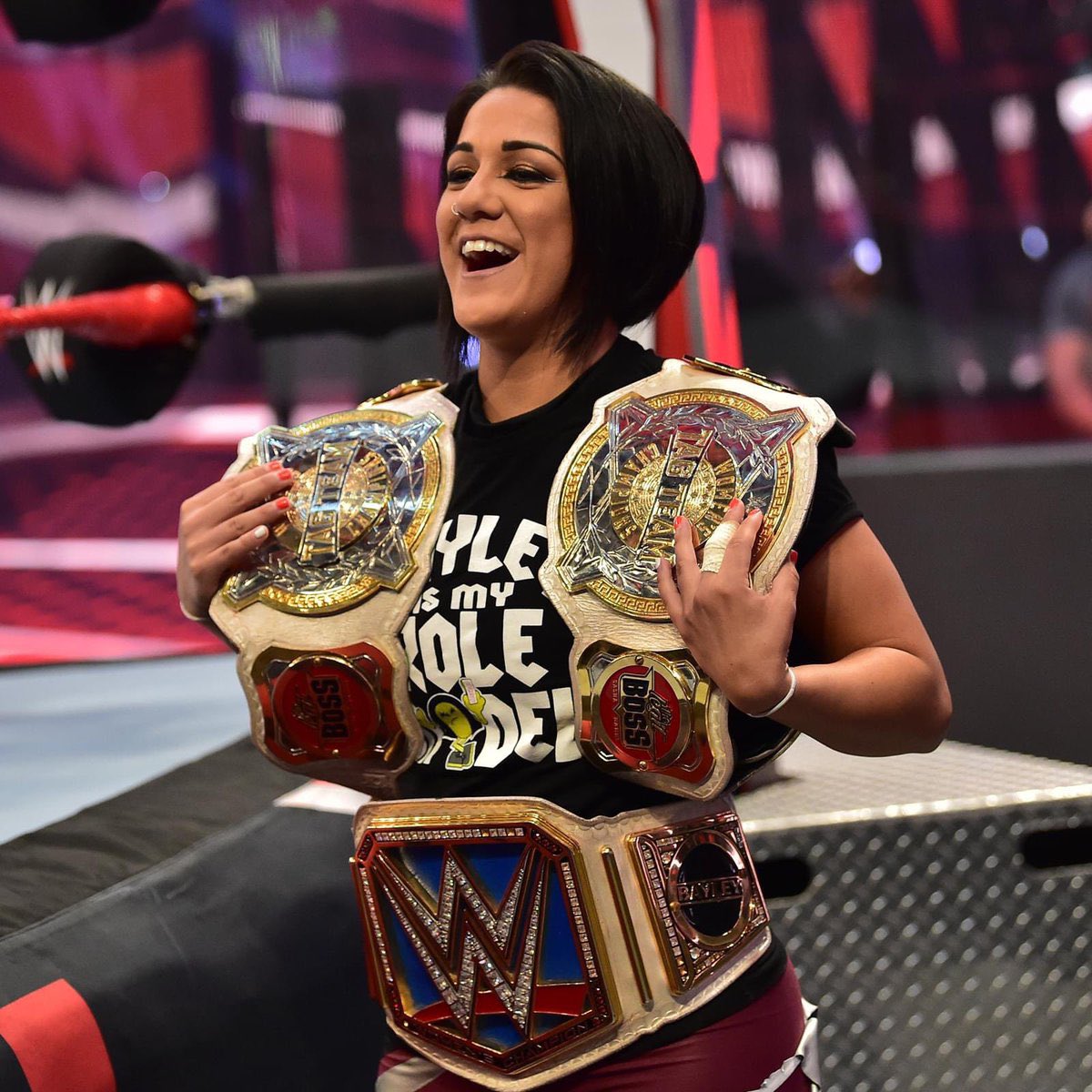 La Historia Triunfal de Bayley: De una Inspiración Infantil a la Cima ...